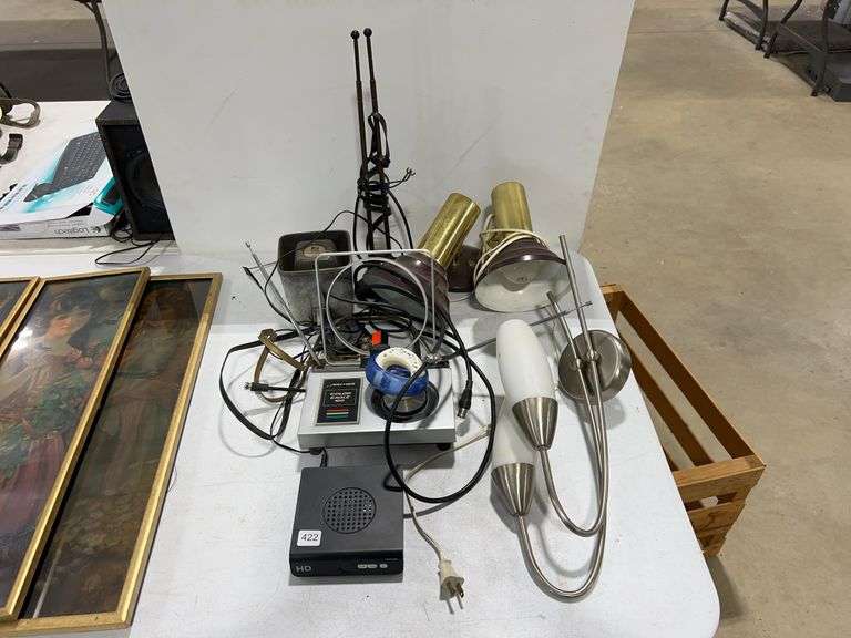 WALL SCONCES, ANTENNA, CHANNEL CHANGER - Shackelton Auctions Inc.