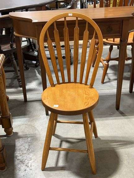OAK ARROWBACK CHAIR - Shackelton Auctions Inc.