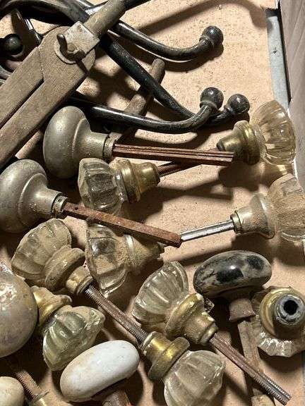 BOX OF ANTIQUE DOOR KNOBS & HOOKS - Shackelton Auctions Inc.