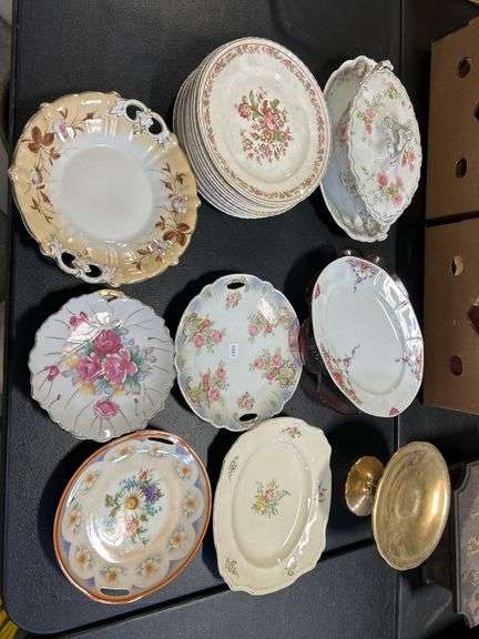 GROUP OF ASSORTED PLATES & PLATTERS - Shackelton Auctions Inc.