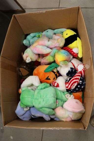 BOX OF STUFFED ANIMALS - Shackelton Auctions Inc.