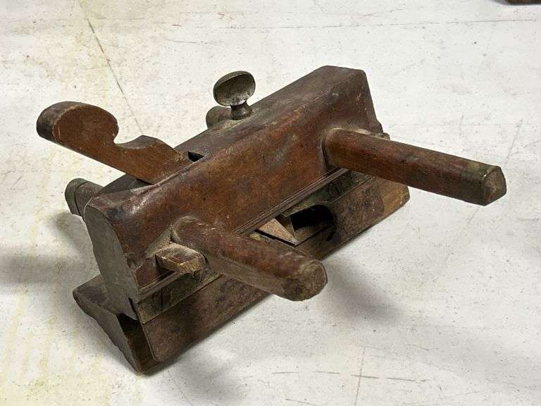 EARLY WOOD PLANE - Shackelton Auctions Inc.