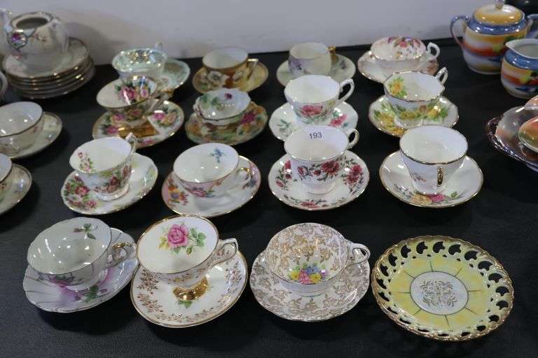 15 ASSORTED TEA CUPS & SAUCERS - Shackelton Auctions Inc.