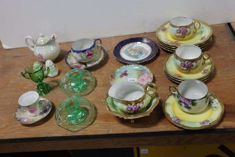 GROUP OF ASSORTED TEA CUPS, SAUCERS & CANDLE HOLDERS - Shackelton ...