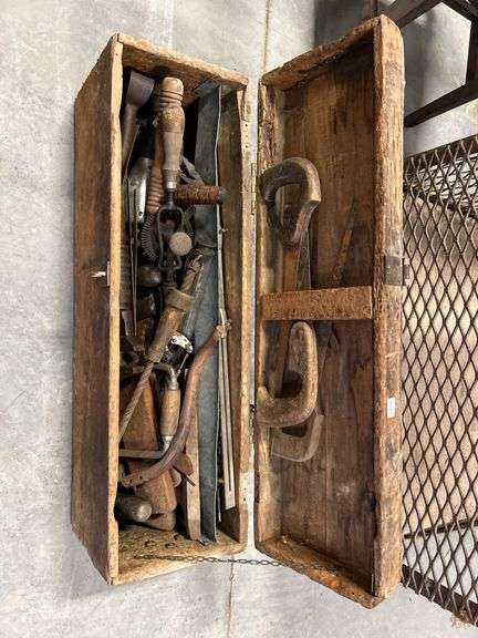 WOOD CARPENTERS TOOL BOX AND CONTENTS - Shackelton Auctions Inc.
