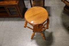 MAPLE STAND - Shackelton Auctions Inc.