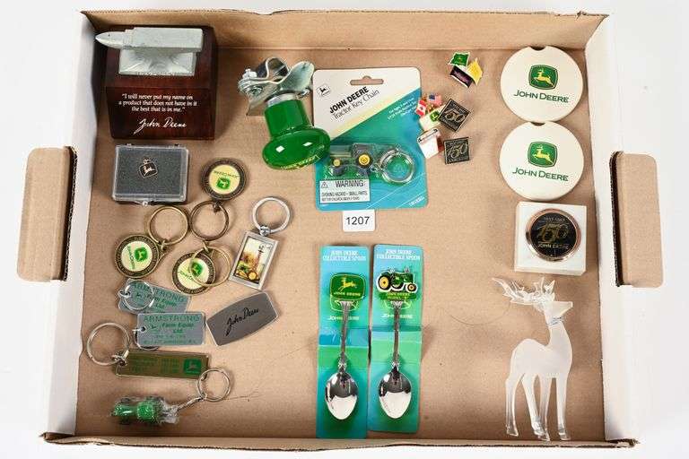 COLLECTION OF JOHN DEERE ITEMS - Shackelton Auctions Inc.