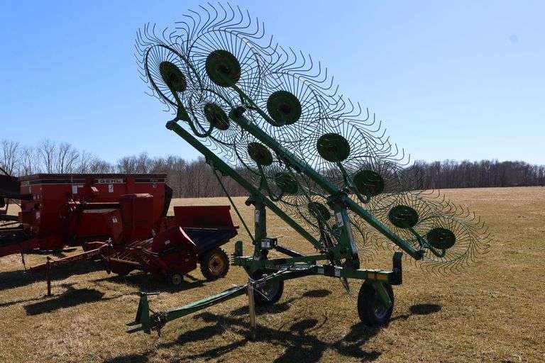 FRONTIER WR3012 12 WHEEL RAKE - Shackelton Auctions Inc.