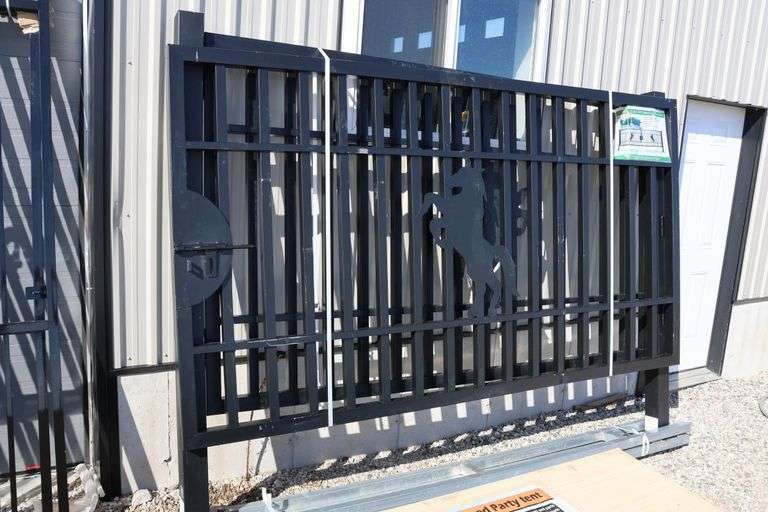 PAIR OF 7' GATES - Shackelton Auctions Inc.