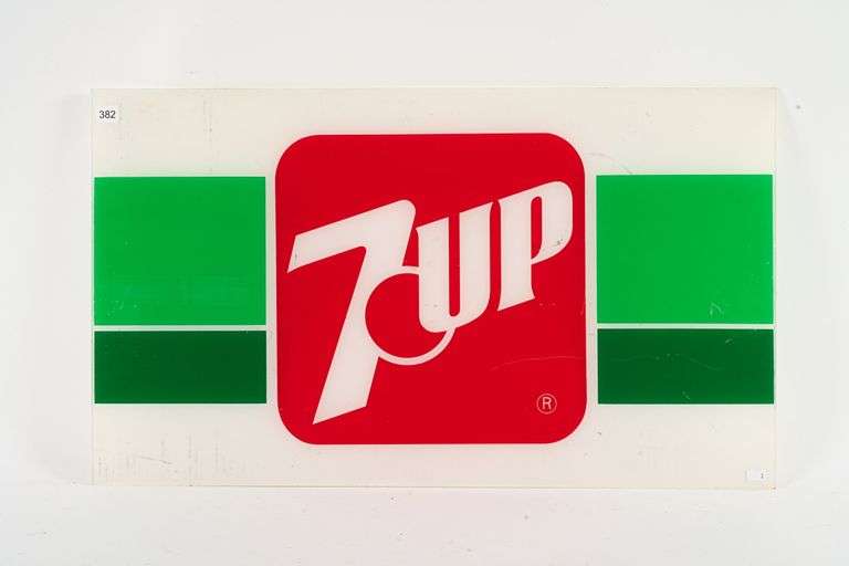 7UP PLASTIC SIGN - 30"X18" - Shackelton Auctions Inc.