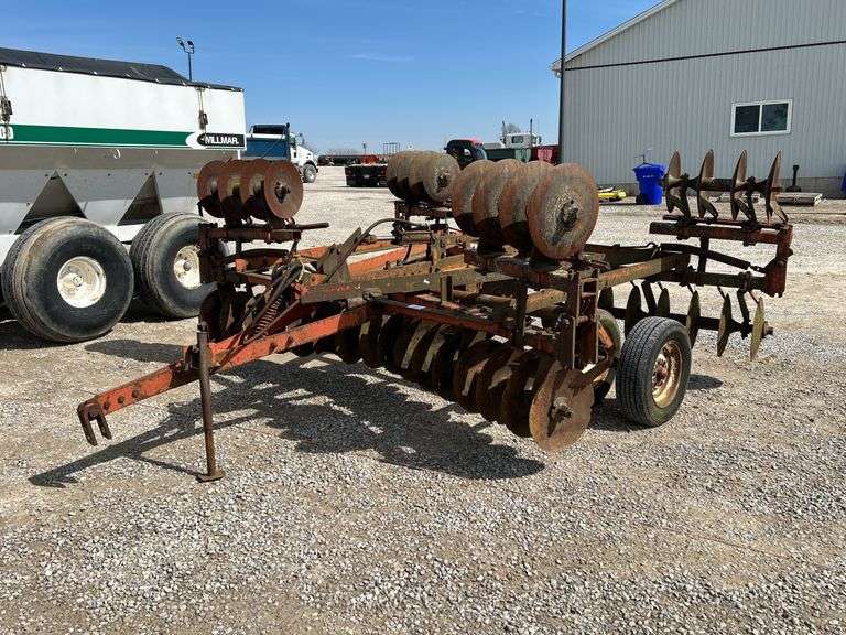 ALLIS CHALMERS 2300 16' WING DISC - Shackelton Auctions Inc.