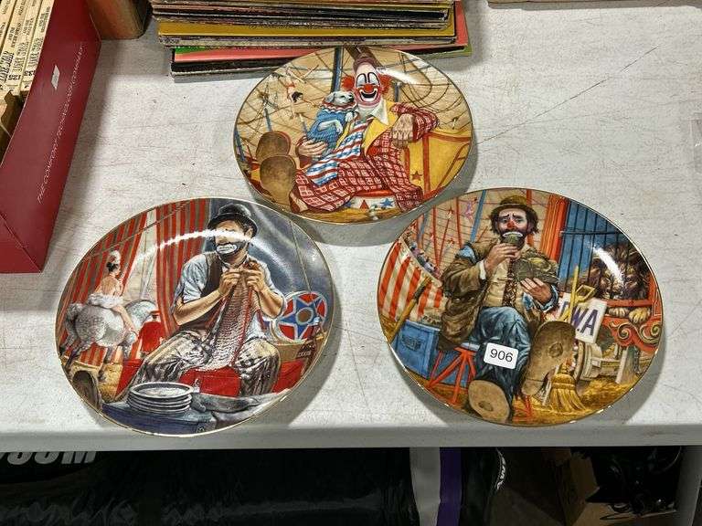 THREE CLOWN COLLECTOR PLATES - Shackelton Auctions Inc.