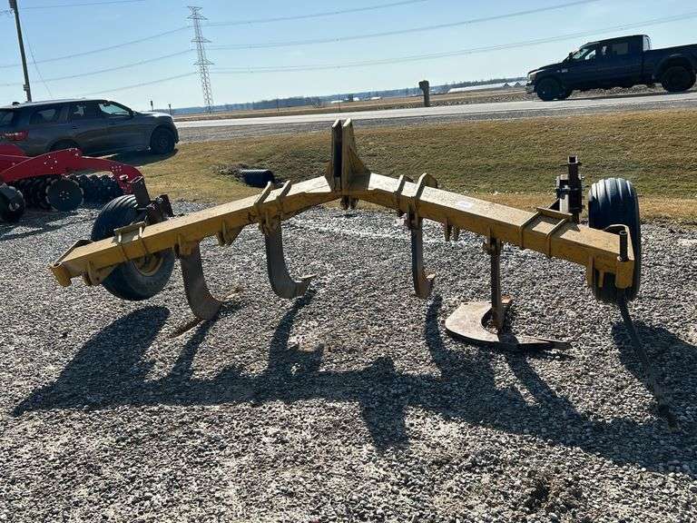 4 SHANK 'V' RIPPER - Shackelton Auctions Inc.