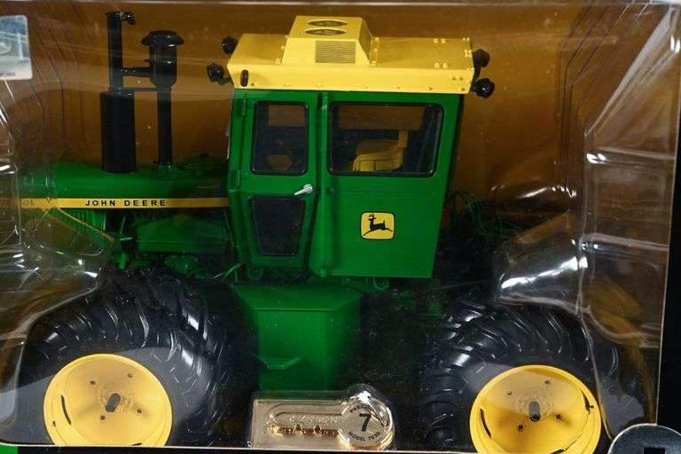 PRECISION KEY SERIES JOHN DEERE 7020 4WD TRACTOR - Shackelton Auctions Inc.