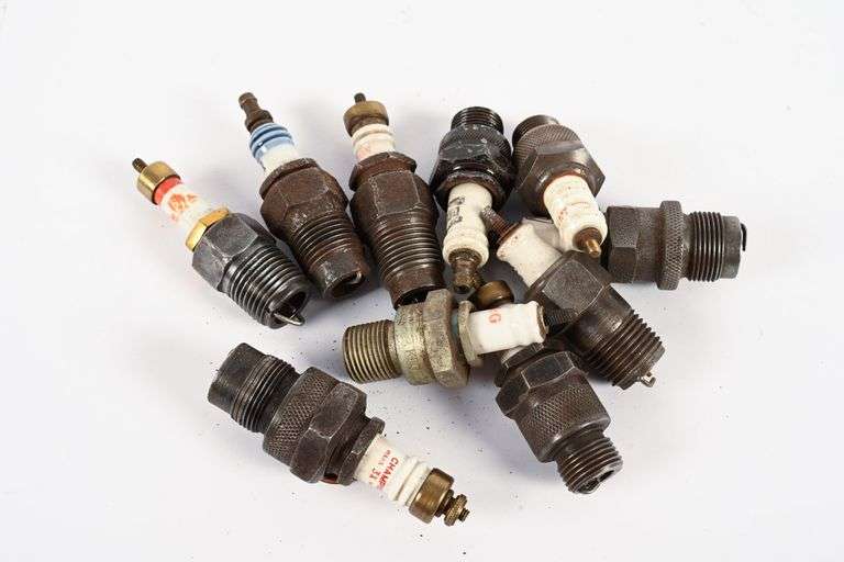 COLLECTION OF EARLY SPARK PLUGS - Shackelton Auctions Inc.