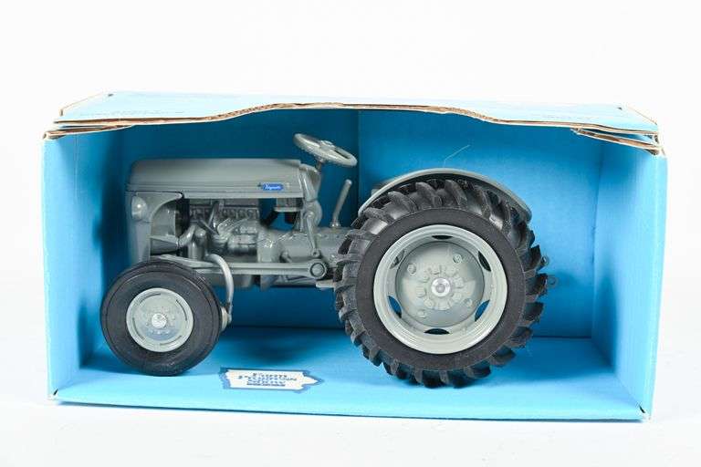 FERGUSON TO-20 TRACTOR - Shackelton Auctions Inc.