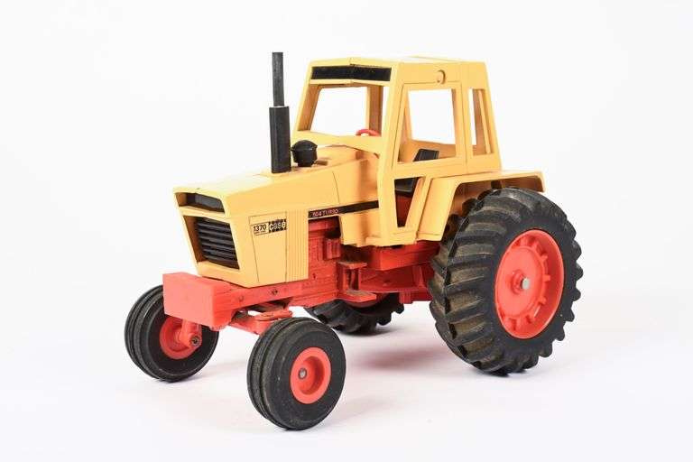 CASE 1370 AGRI KING TRACTOR - Shackelton Auctions Inc.