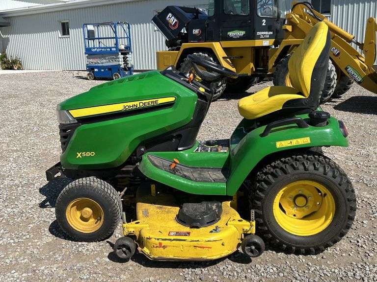 JOHN DEERE X580 LAWN MOWER - Shackelton Auctions Inc.