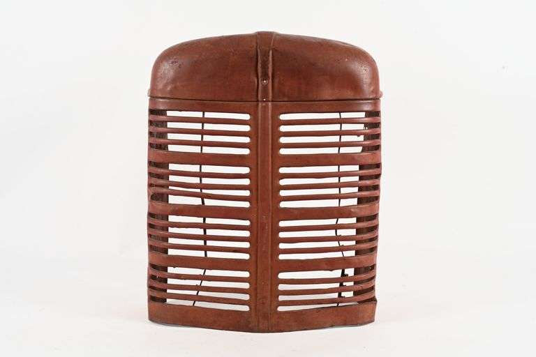 IH TRACTOR GRILLE - 19"X13"X23" - Shackelton Auctions Inc.