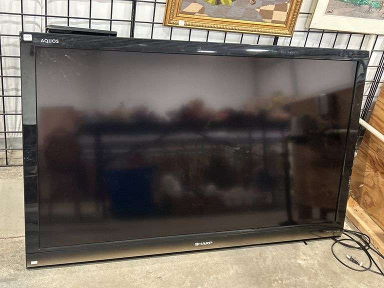 SHARP AQUOS 60" FLAT SCREEN TV WITH MOUNTING BRACKET & REMOTE ...