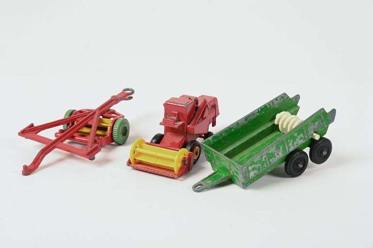 MASSEY-HARRIS COMBINE WITH TOOTSIE MANURE SPREADER & MECCANO HAY RAKE ...