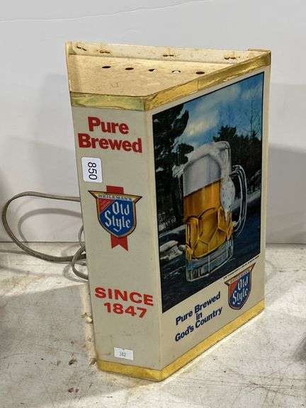 HEILEMANS OLD STYLE PLASTIC LIGHTED SIGN - Shackelton Auctions Inc.