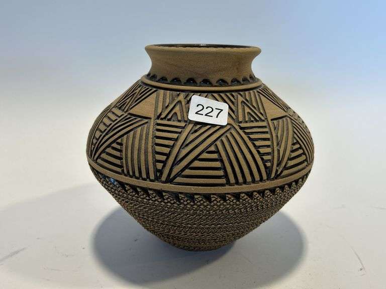 TALKING EARTH POTTERY VASE - Shackelton Auctions Inc.