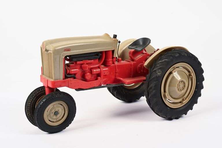 FORD PLASTIC TRACTOR - Shackelton Auctions Inc.