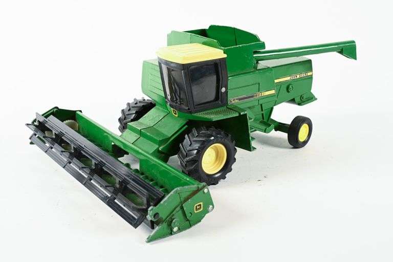 JOHN DEERE TURBO COMBINE WITH GRAIN HEAD - Shackelton Auctions Inc.