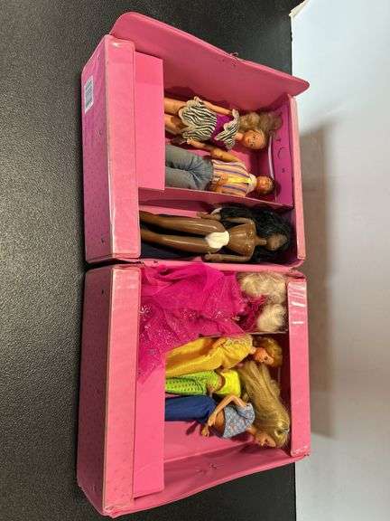 BARBIE FASHION TRUNK WITH BARBIES - Shackelton Auctions Inc.