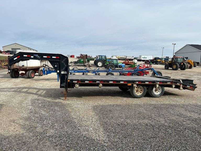 2009 LOAD MAX 20' 5TH WHEEL TRAILER - Shackelton Auctions Inc.