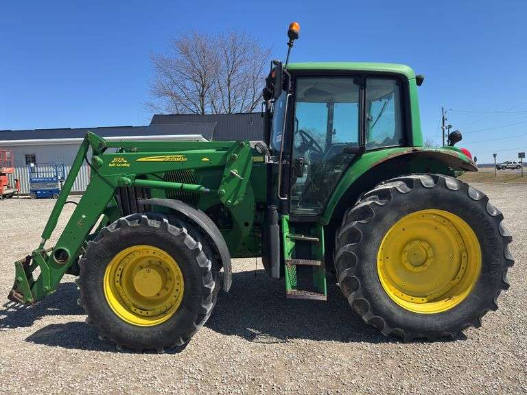 JOHN DEERE 7220 MFWD TRACTOR & LOADER - Shackelton Auctions Inc.