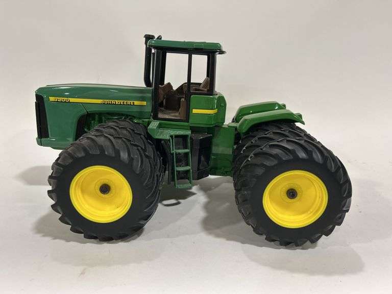 ERTL JOHN DEERE 9200 TRACTOR 1/16 - Shackelton Auctions Inc.