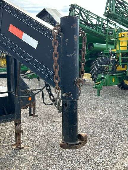 2009 LOAD MAX 20' 5TH WHEEL TRAILER - Shackelton Auctions Inc.