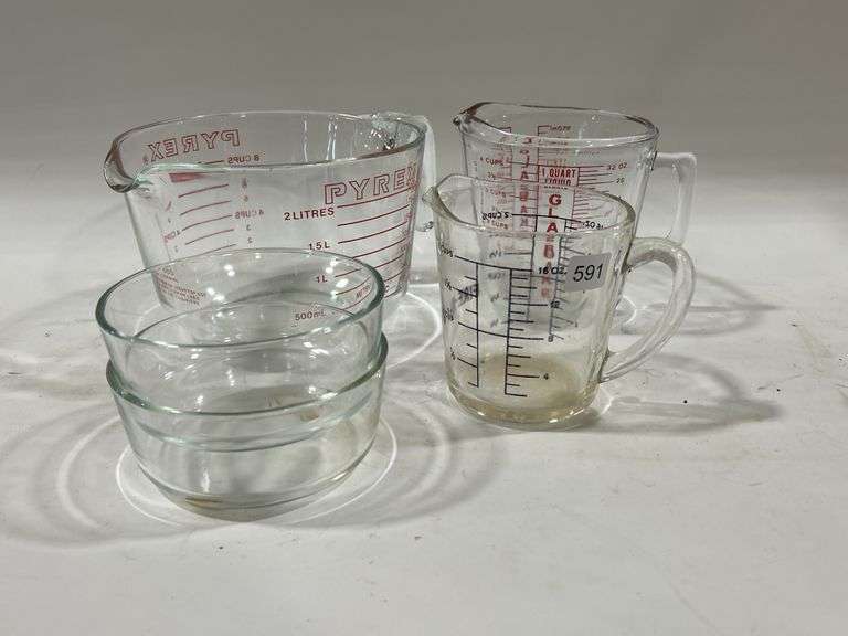 GLASS MEASURING CUPS & BOWLS - Shackelton Auctions Inc.