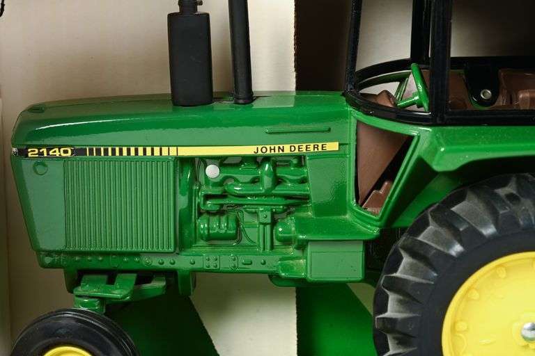 JOHN DEERE 2140 TRACTOR - Shackelton Auctions Inc.