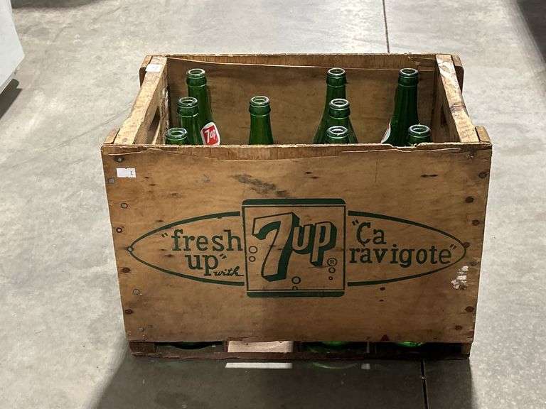 7UP POP CRATE WITH 28OZ BOTTLES - Shackelton Auctions Inc.