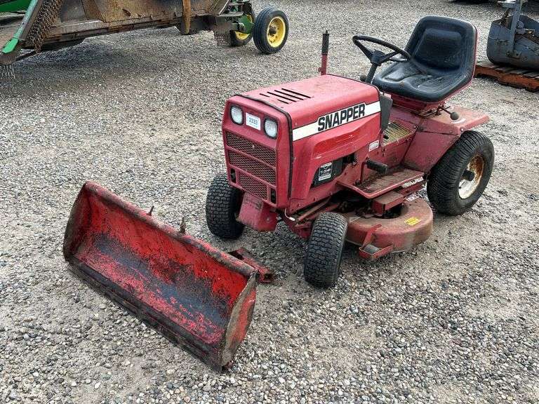 SNAPPER LT12 LAWN MOWER & BLADE - Shackelton Auctions Inc.