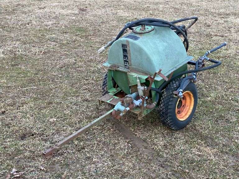 JOHN DEERE TOW BEHIND ESTATE SPRAYER - Shackelton Auctions Inc.