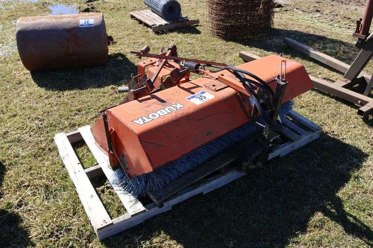 KUBOTA L2062B FRONT MOUNT SWEEPER - Shackelton Auctions Inc.