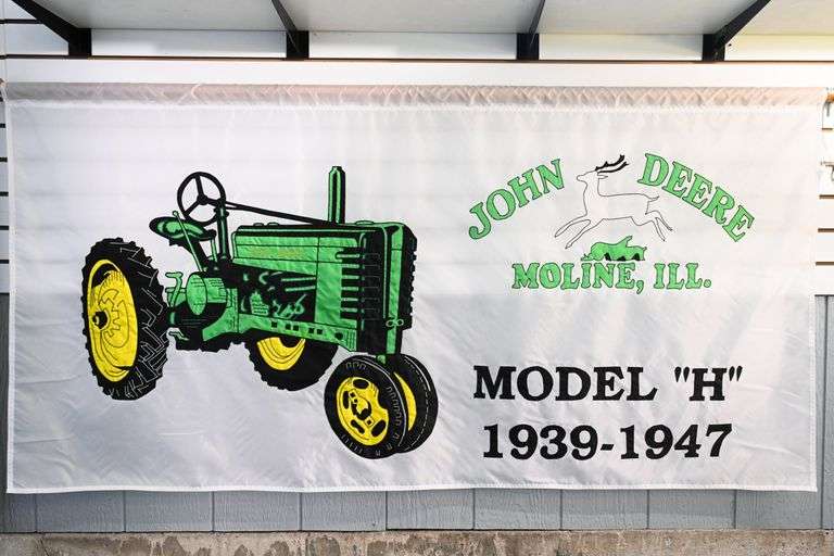 JOHN DEERE HAND SEWN BANNER - Shackelton Auctions Inc.
