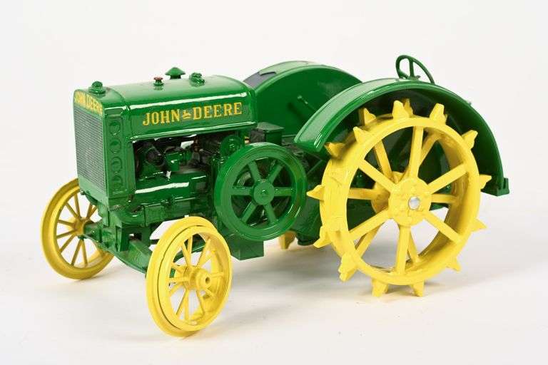 JOHN DEERE UNSTYLED "D" TRACTOR - Shackelton Auctions Inc.