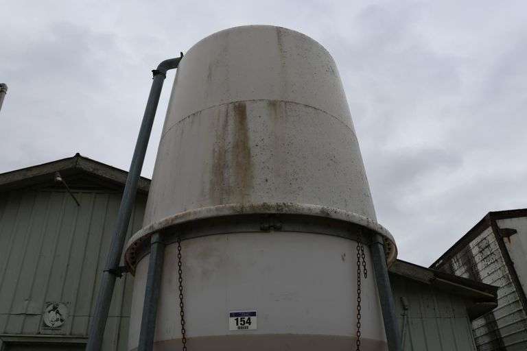 3 TON POLY HOPPER BOTTOM FEED TANK - Shackelton Auctions Inc.