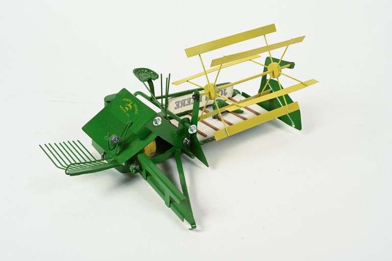 JOHN DEERE CUSTOM GRAIN BINDER - Shackelton Auctions Inc.