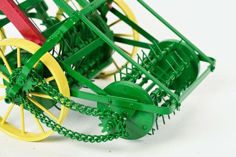 JOHN DEERE CUSTOM HAY LOADER - Shackelton Auctions Inc.