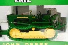 JOHN DEERE 2010 CRAWLER WITH BLADE - Shackelton Auctions Inc.