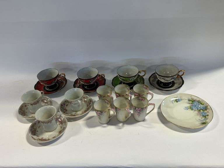 LOT OF ASSORTED TEA CUPS AND SAUCERS - Shackelton Auctions Inc.