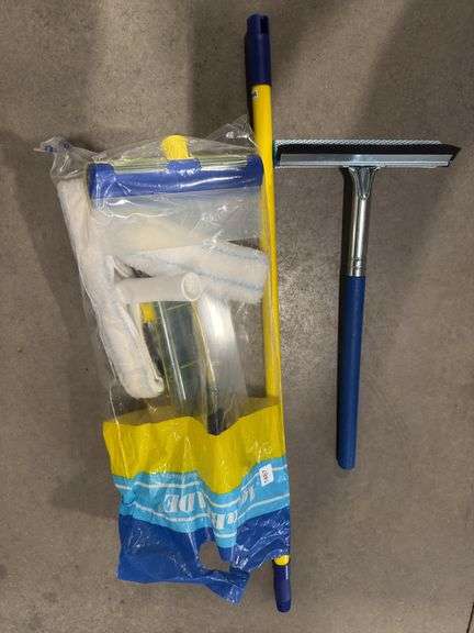 SQUEEGEE CLEANING KIT - Shackelton Auctions Inc.