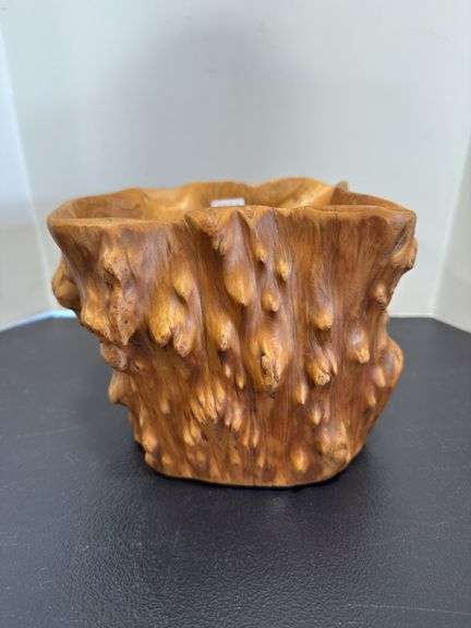 CARVED TREE ROOT BOWL 9"X6" - Shackelton Auctions Inc.