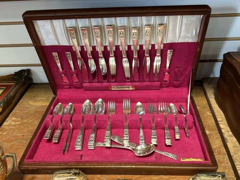COMMUNITY SILVERPLATE FLATWARE WITH CHEST - Shackelton Auctions Inc.